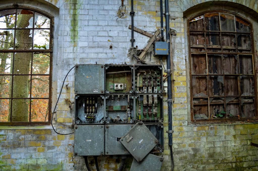 CONTACT - coreysdigs.com